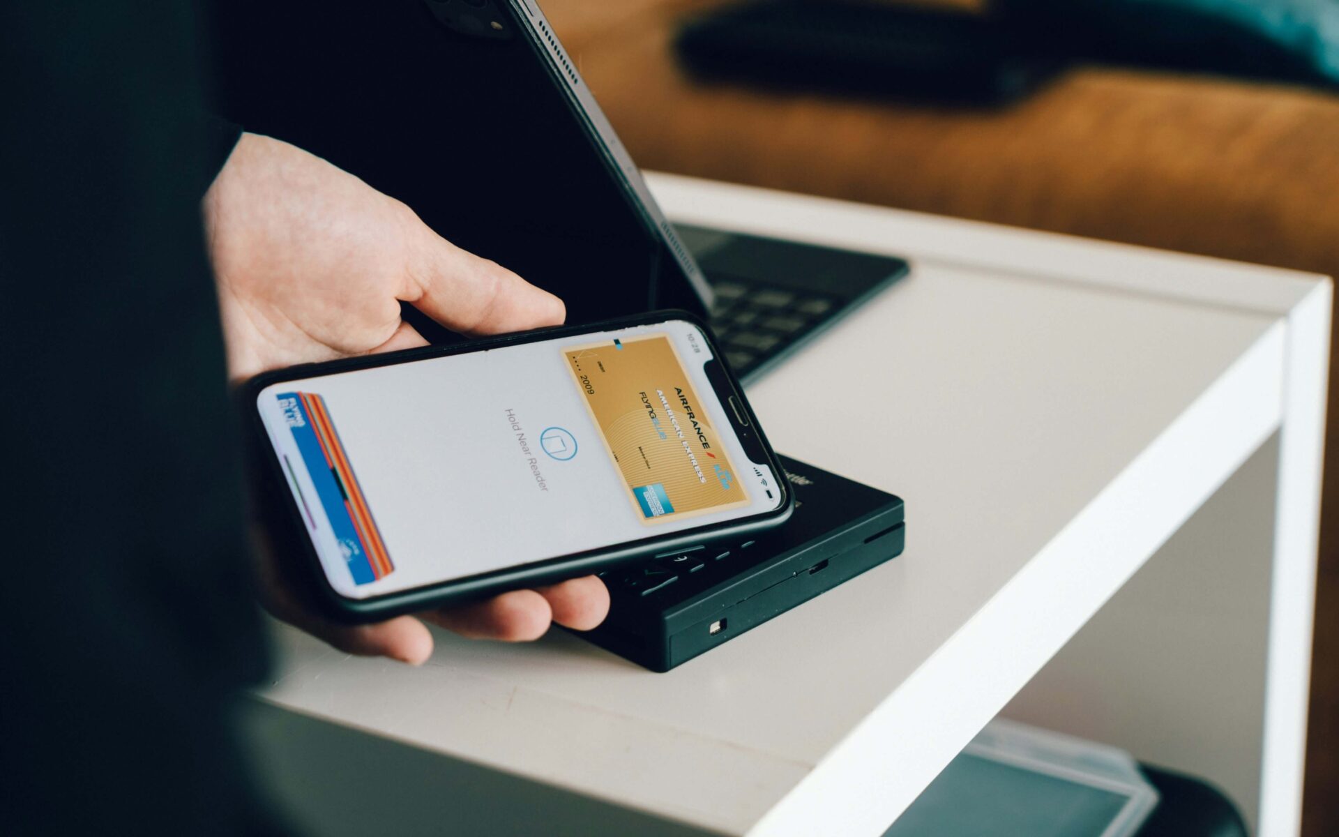 How To Remove Payment Cards From Apple Wallet on iPhone - Rehack