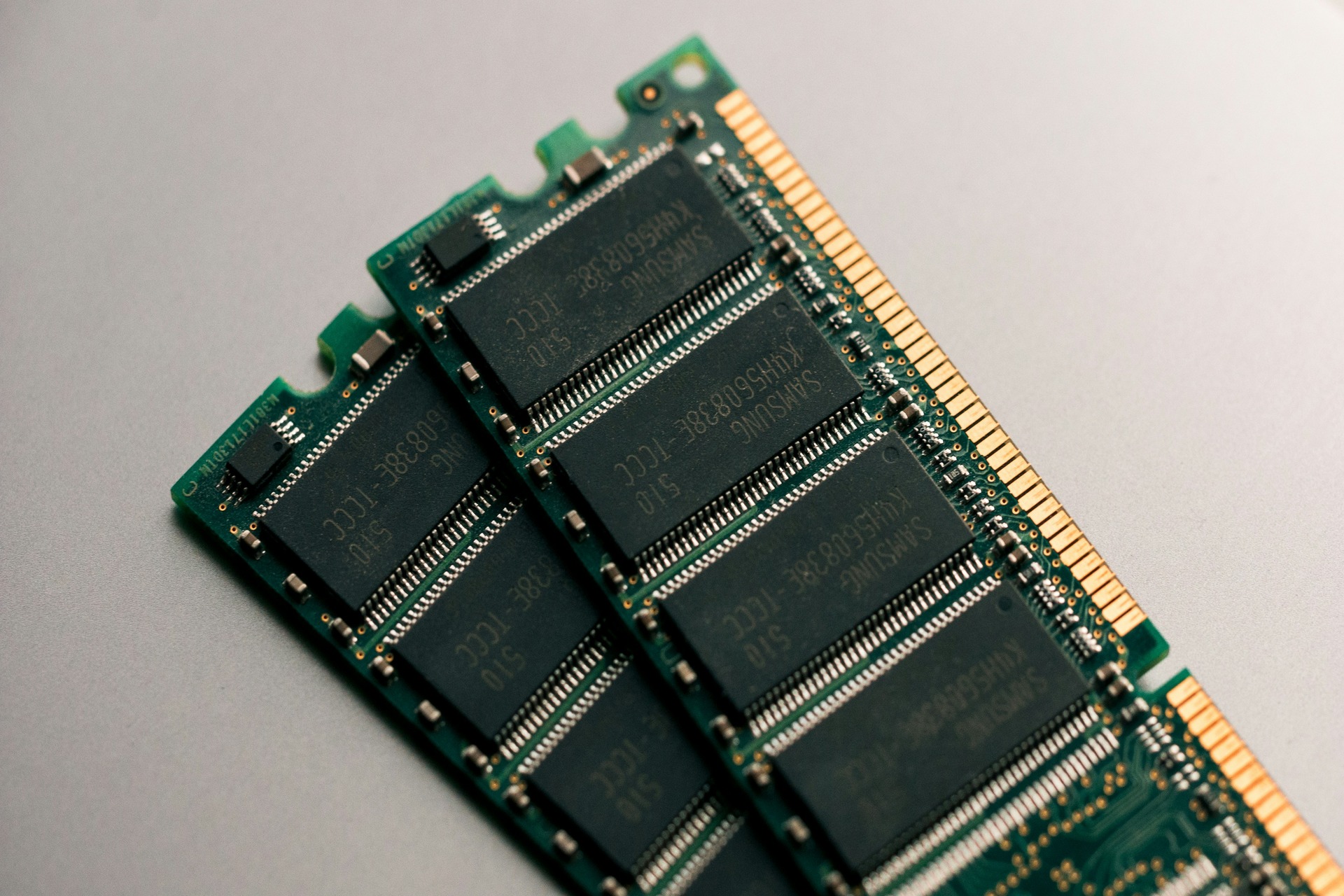 Will Laptops Get More Expensive? Inside the Global RAM Shortage - Rehack