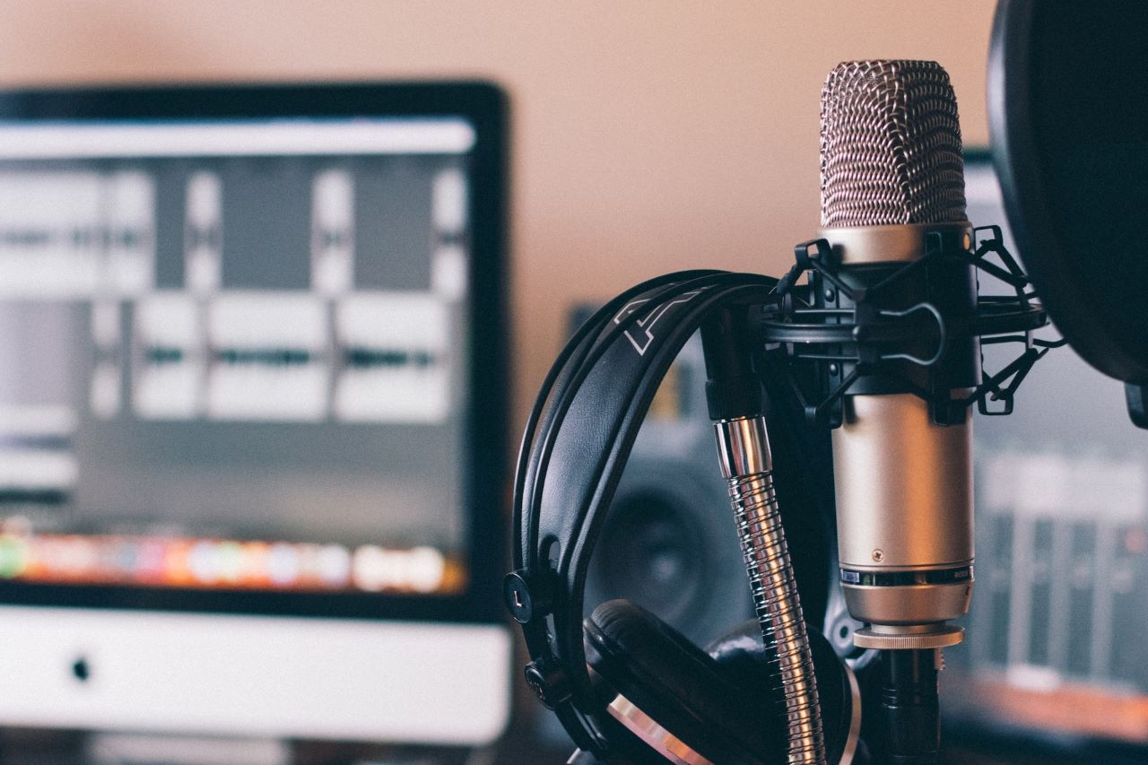 Top 13 Best Artificial Intelligence Podcasts (Updated for 2025) - Rehack